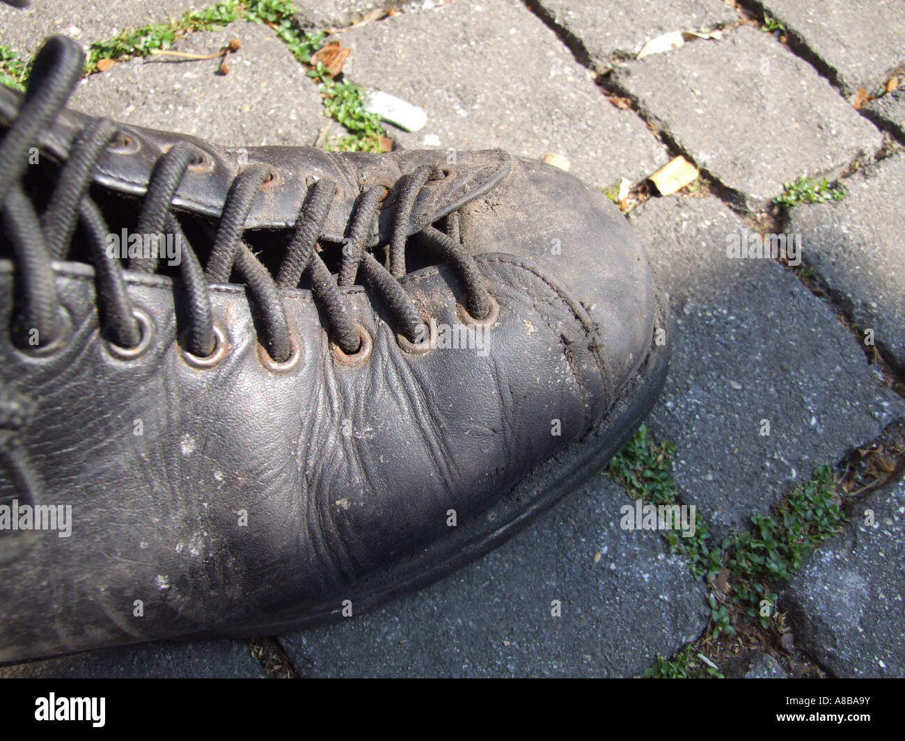 Discarded shoes on street hi-res stock photography and images - Alamy
