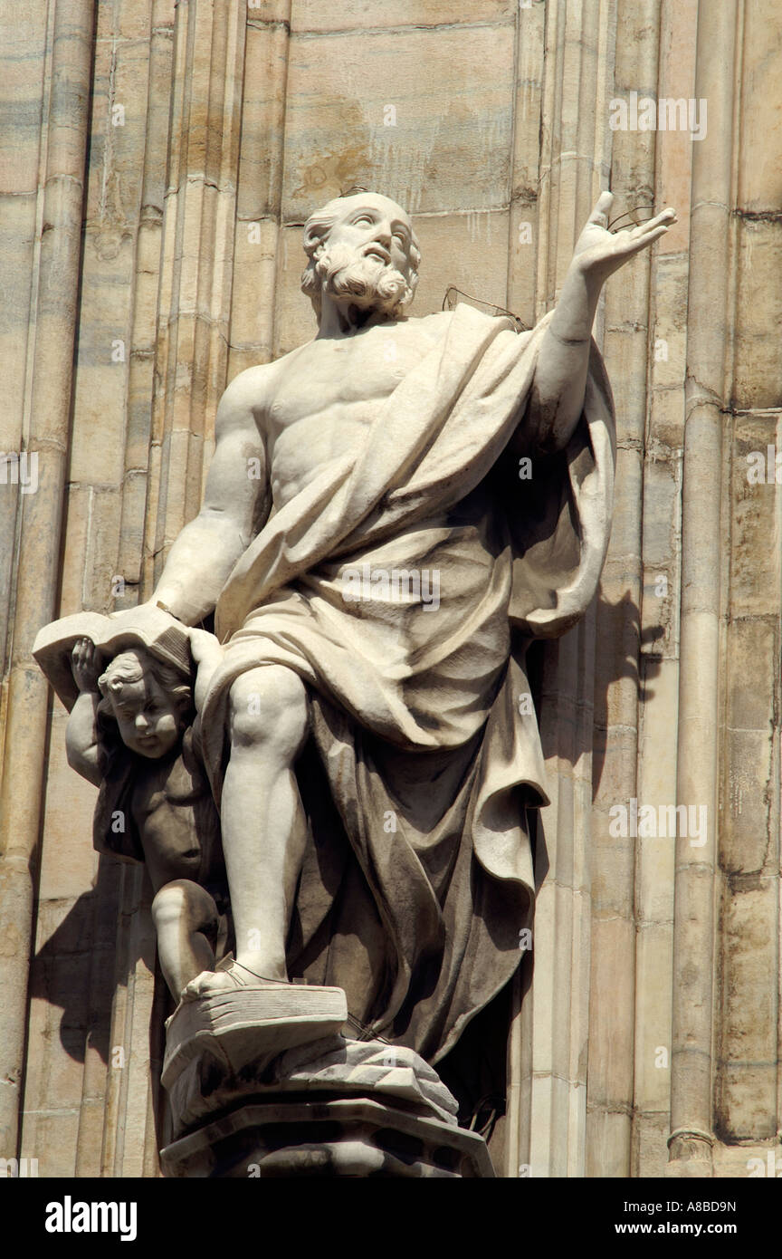 Statue, Duomo, Milan, Italy Stock Photo - Alamy