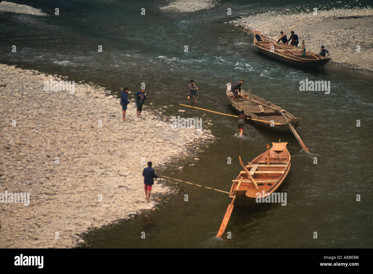 Towing boat in the Lesser Three Gorges Yangtze River China Stock Photo ...