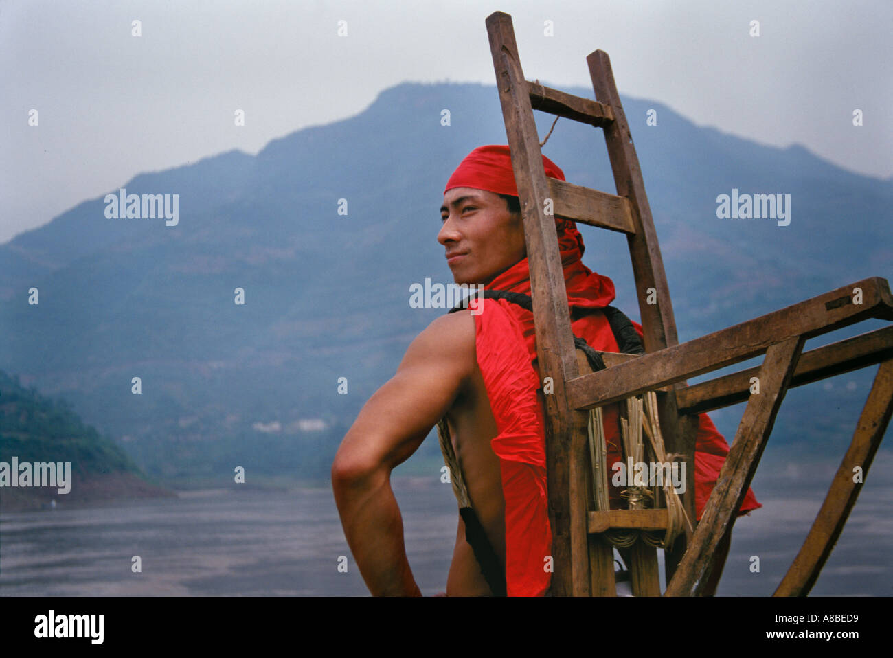Chinese porter by the Wu Gorge Three Gorges Yangtze River Sichuan ...