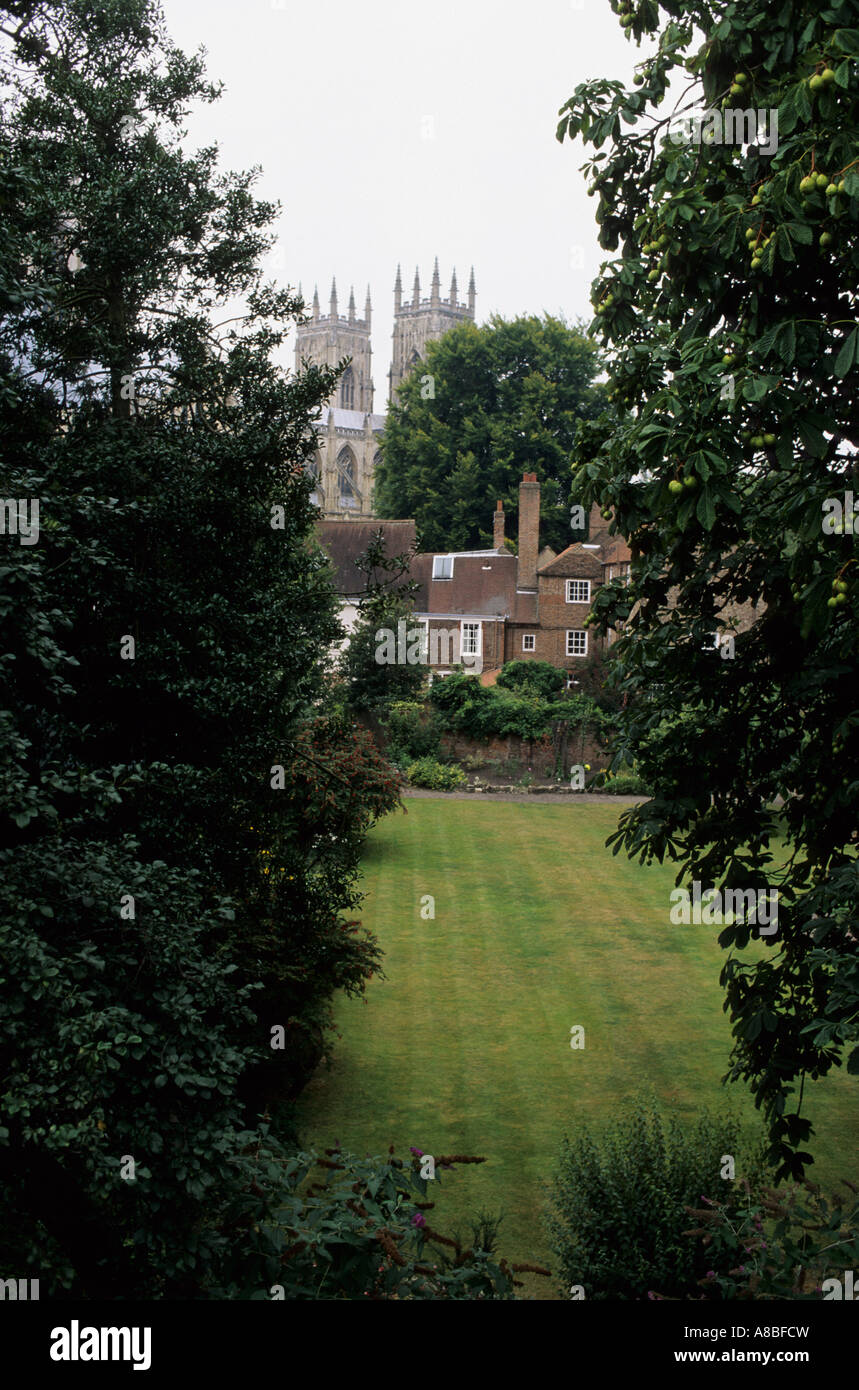 Deanery garden hi-res stock photography and images - Alamy