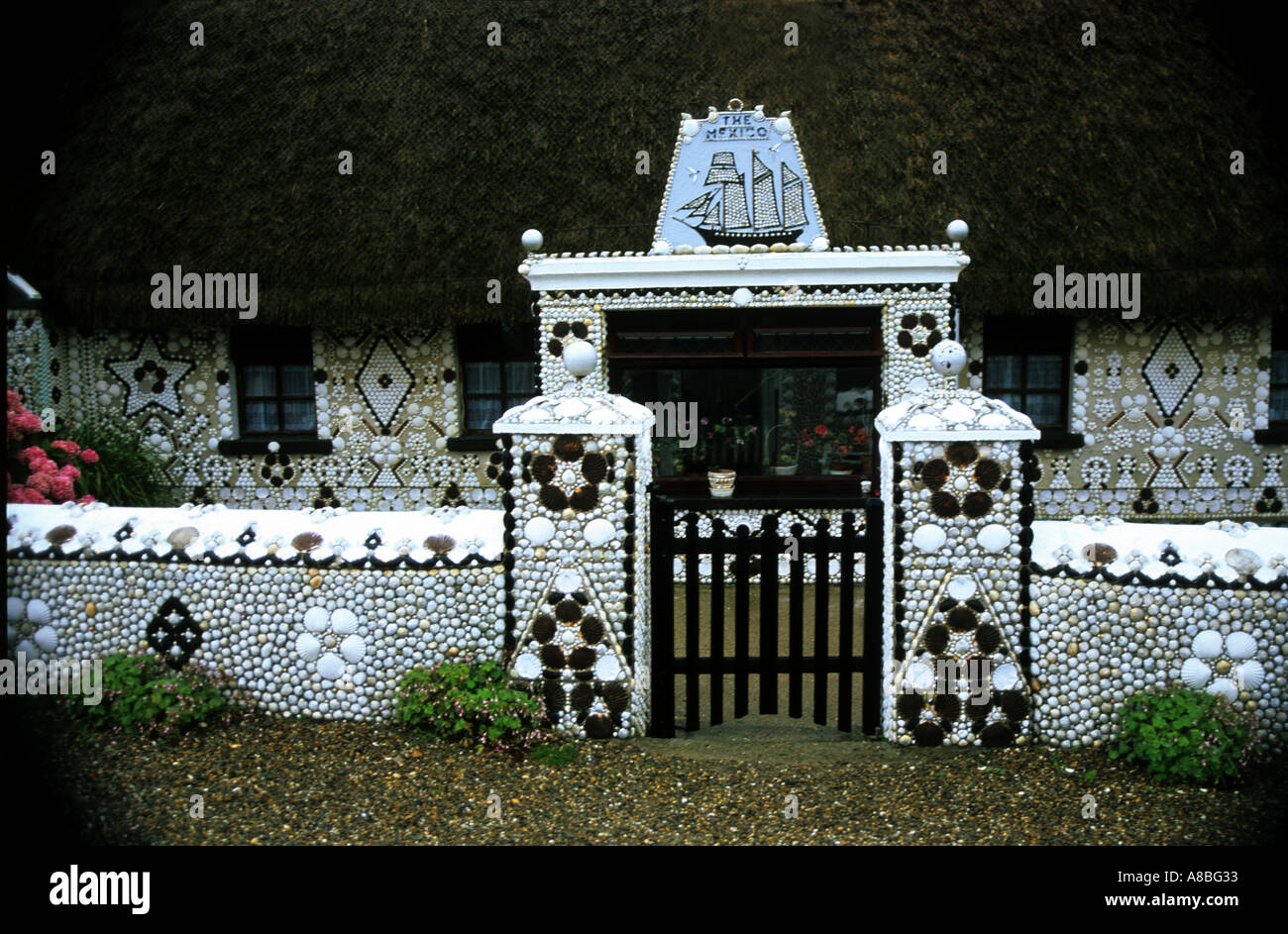 Shell decoration hi-res stock photography and images - Alamy