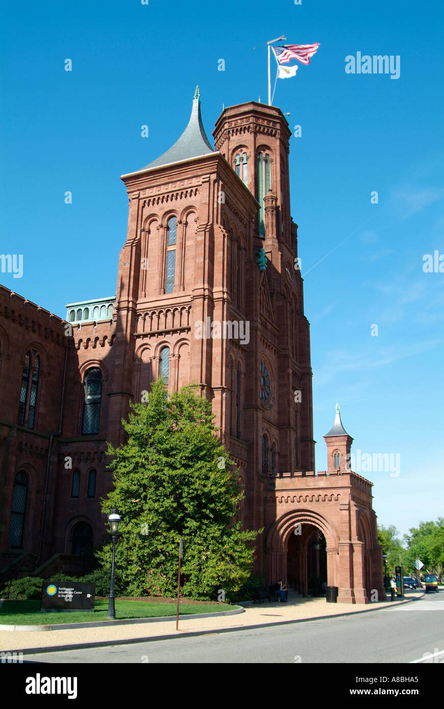 The Smithsonian Institution Building the castle Stock Photo - Alamy