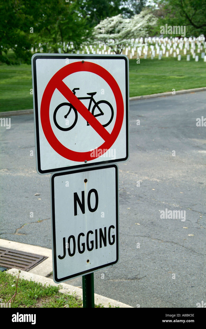 Jogging safety sign hi-res stock photography and images - Alamy