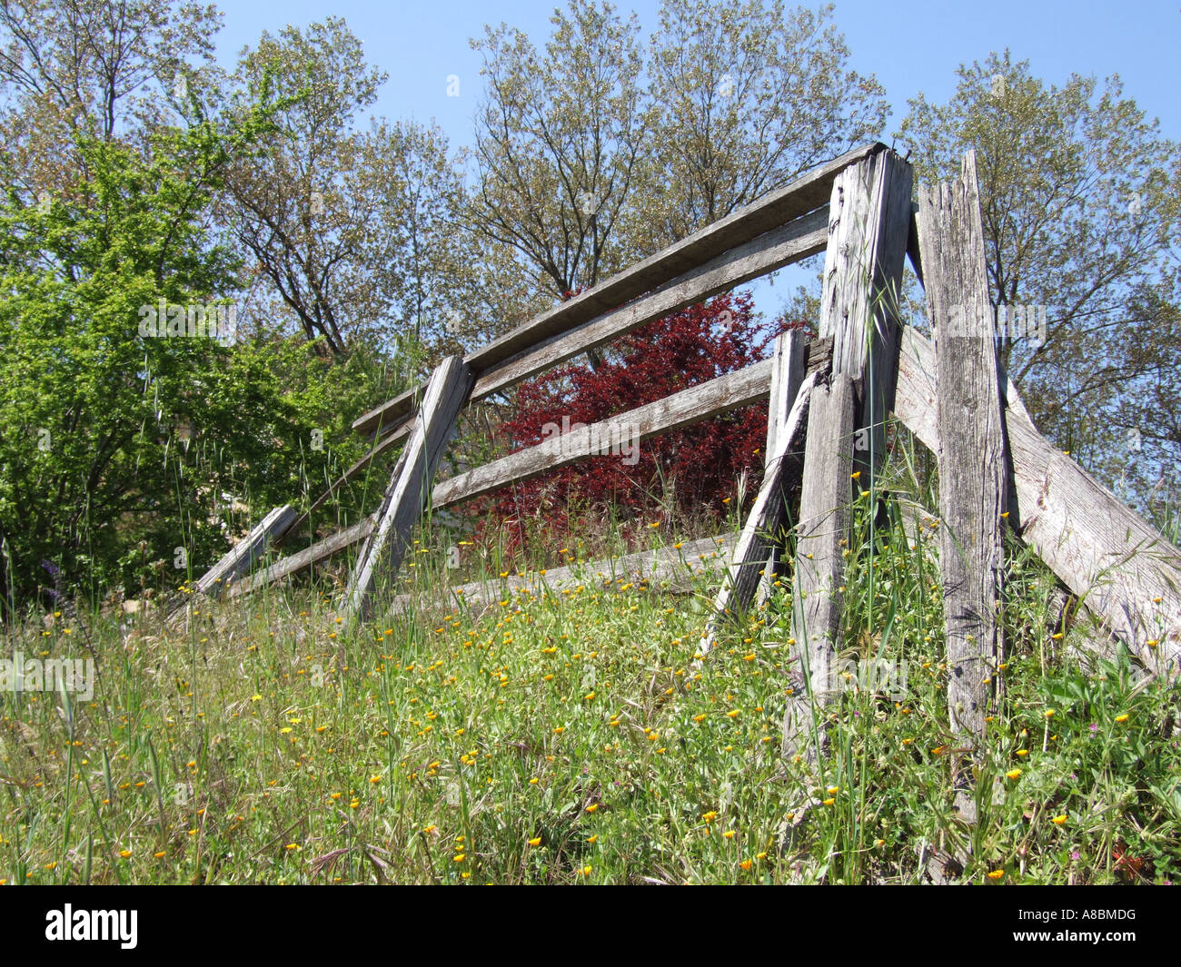 old fence in field Stock Photo - Alamy