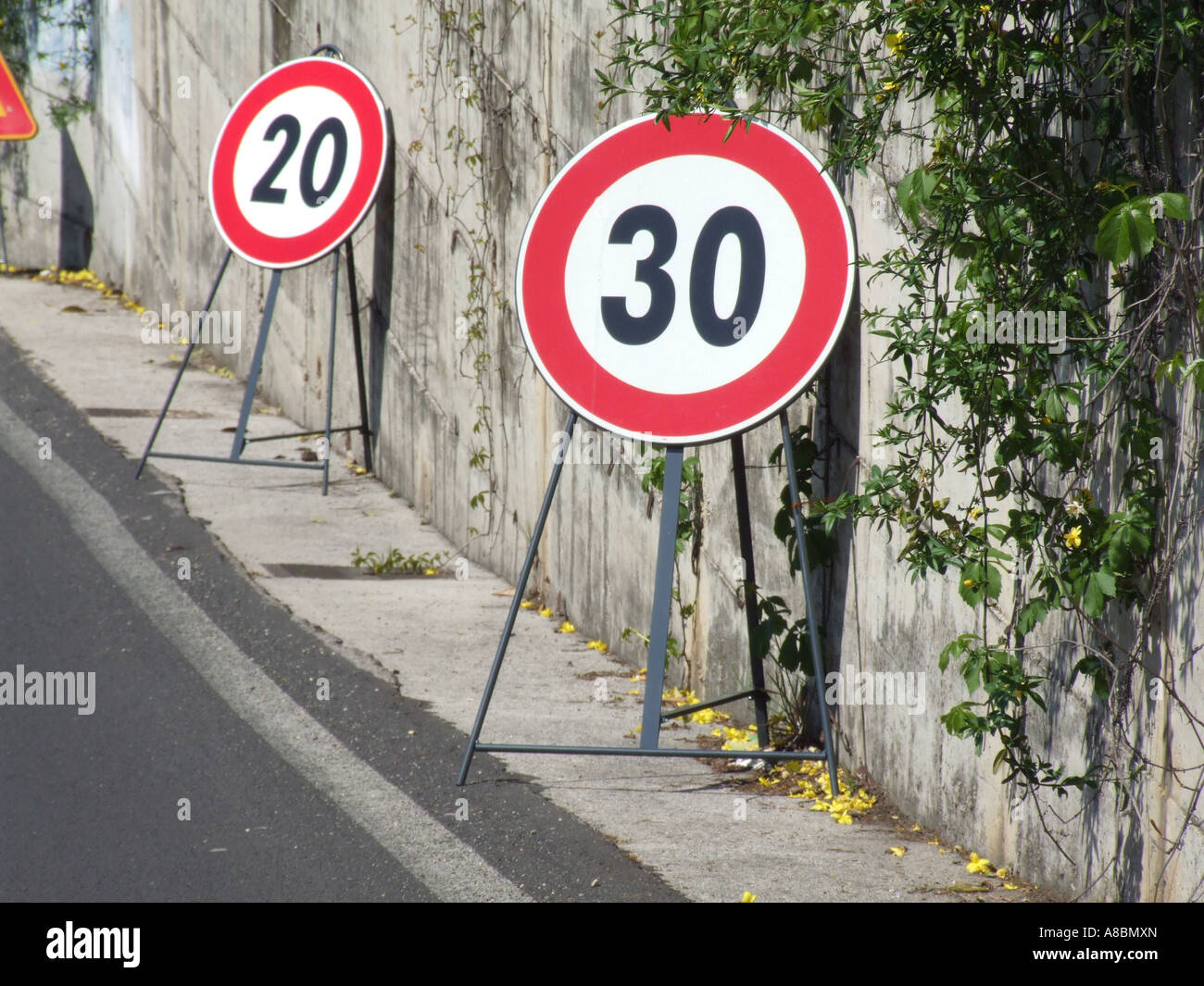 traffic speed limit road signs Stock Photo - Alamy traffic speed limit road signs Stock Photo - Alamy