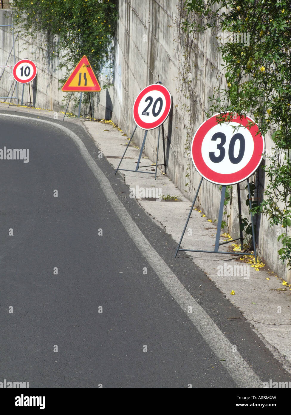 traffic speed limit road signs Stock Photo - Alamy
