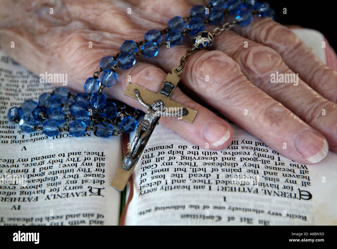 Senior female reading bible praying hi-res stock photography and images ...