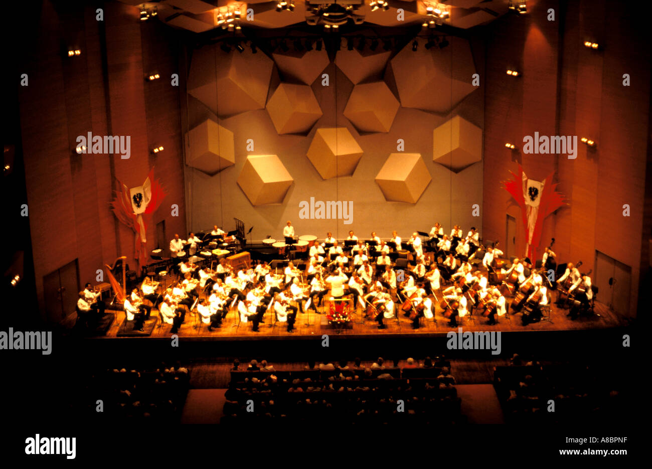 Classical orchestra hi-res stock photography and images - Alamy