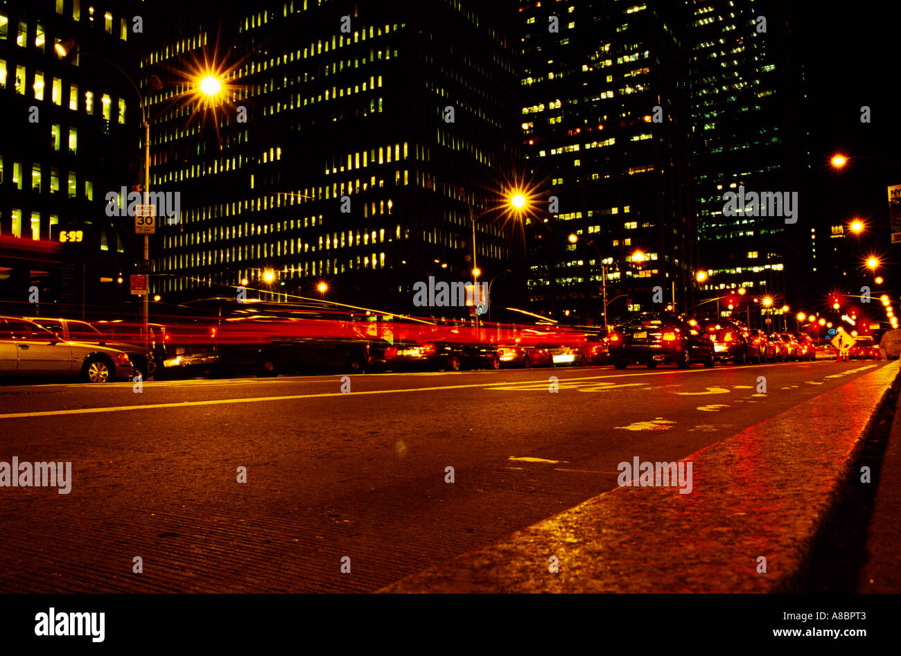 USA New York night scene of Manhattan Stock Photo - Alamy