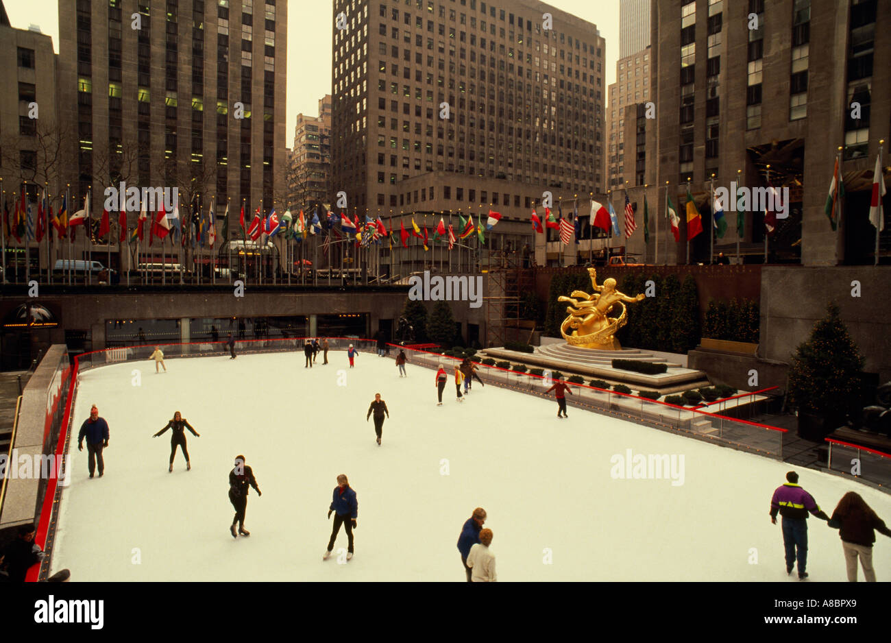 USA New York buildings in Manhattan Rockefeller center Skate yard Stock ...