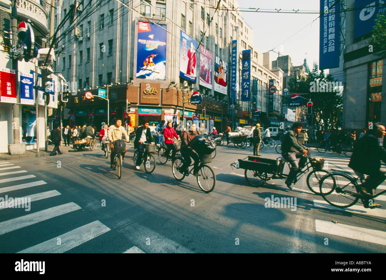 China Shanghai bicycles in the downtown in Shanghai Stock Photo - Alamy
