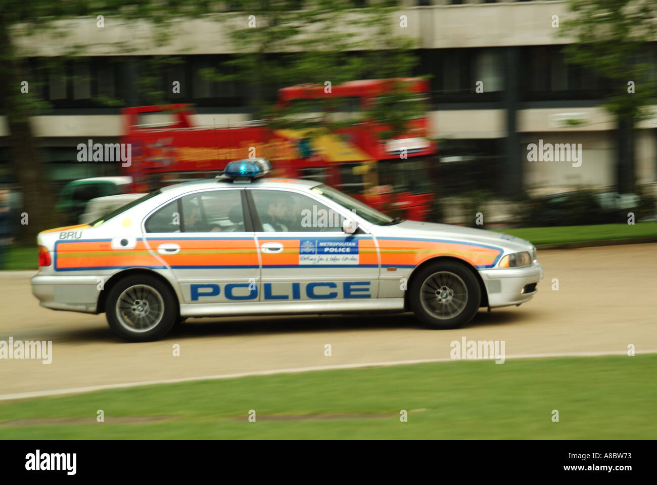 Hyde Park Corner police car on emergency call using short cut across ...