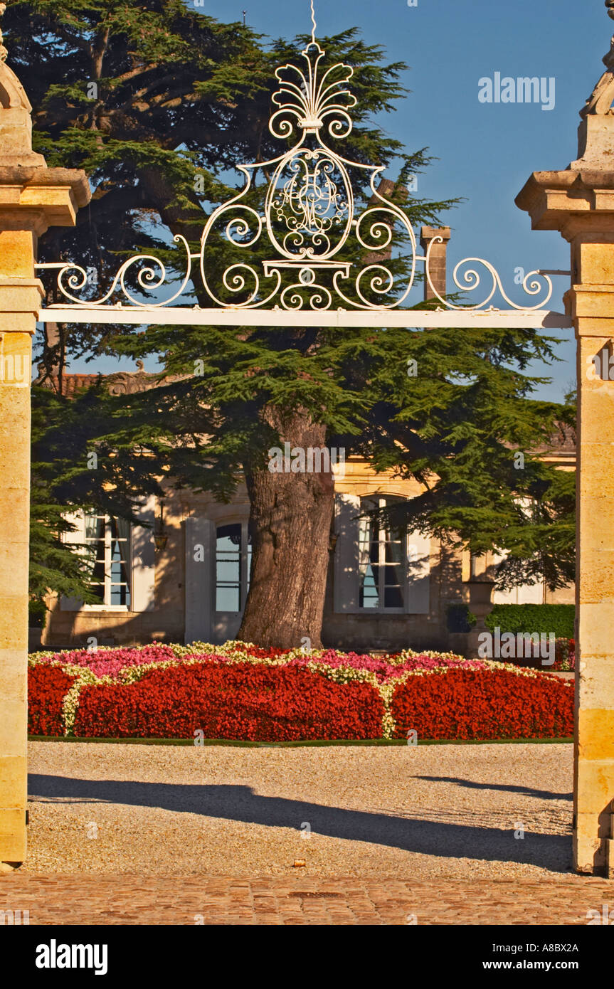 Medoc bordeaux chateau gate hi-res stock photography and images - Alamy