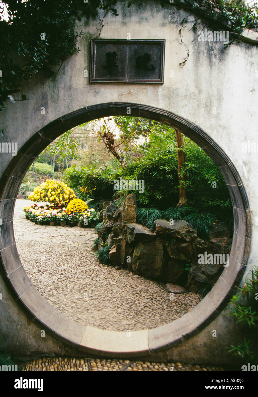 Circle shaped building hi-res stock photography and images - Alamy