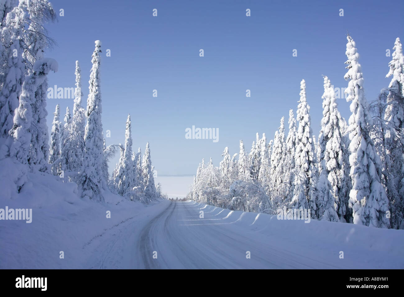 Wintry country landscape hi-res stock photography and images - Alamy