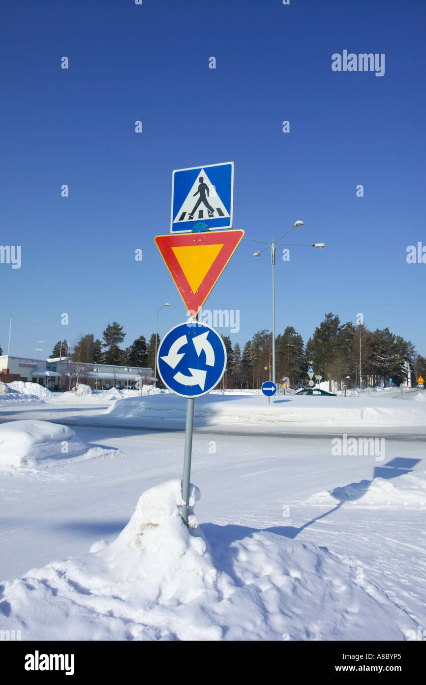 Roundabout pictogram hi-res stock photography and images - Alamy