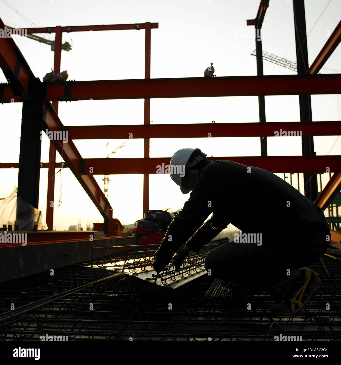 Man sitting at a bar silhouette hi-res stock photography and images - Alamy