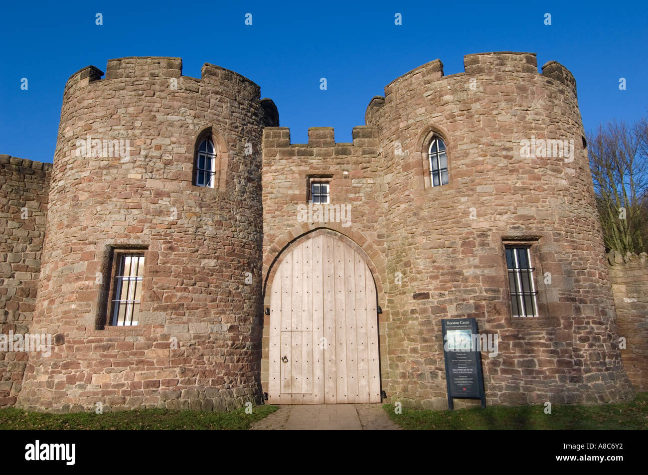 Gatehouse Gate Entry Entrance Stock Photos & Gatehouse Gate Entry ...