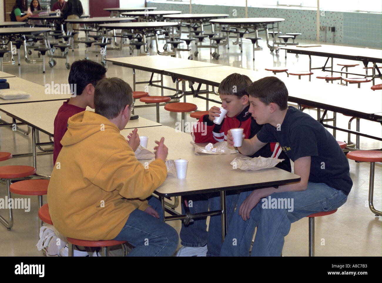 Middle school lunchroom hi-res stock photography and images - Alamy