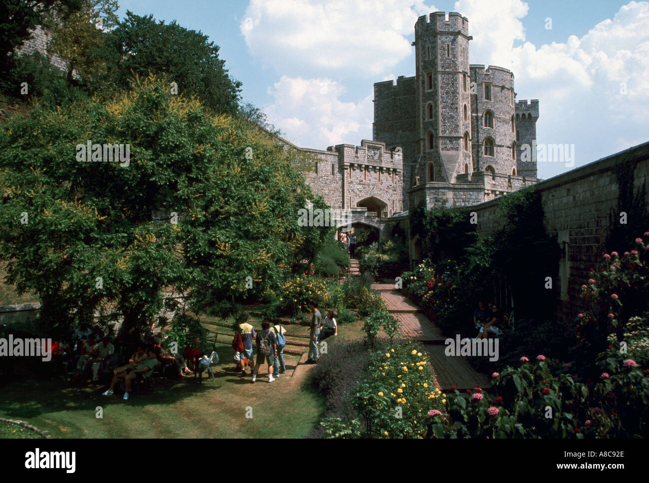 Windsor castle exterior garden hi-res stock photography and images - Alamy