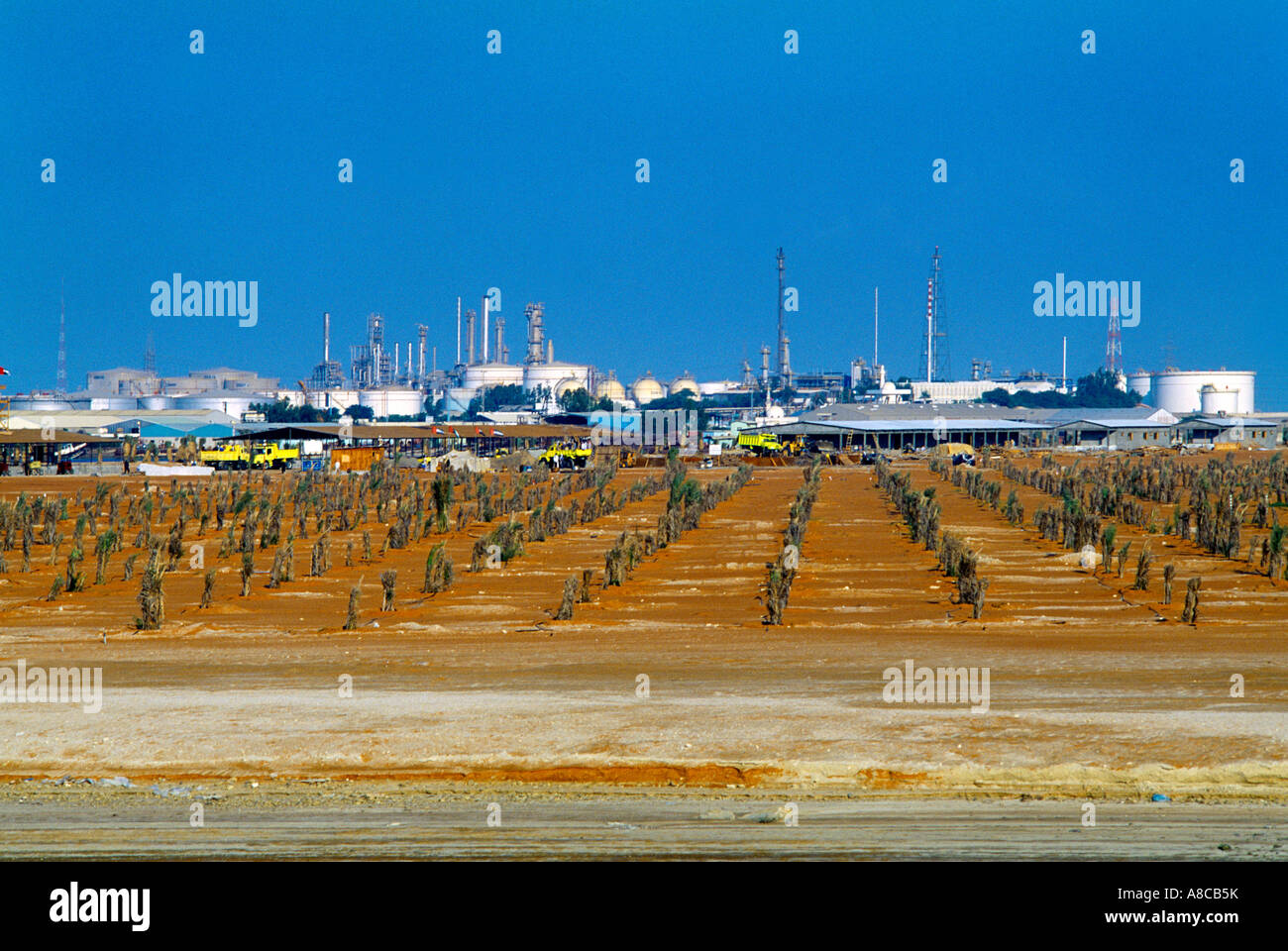 Abu Dhabi UAE Oil Refinery Stock Photo - Alamy