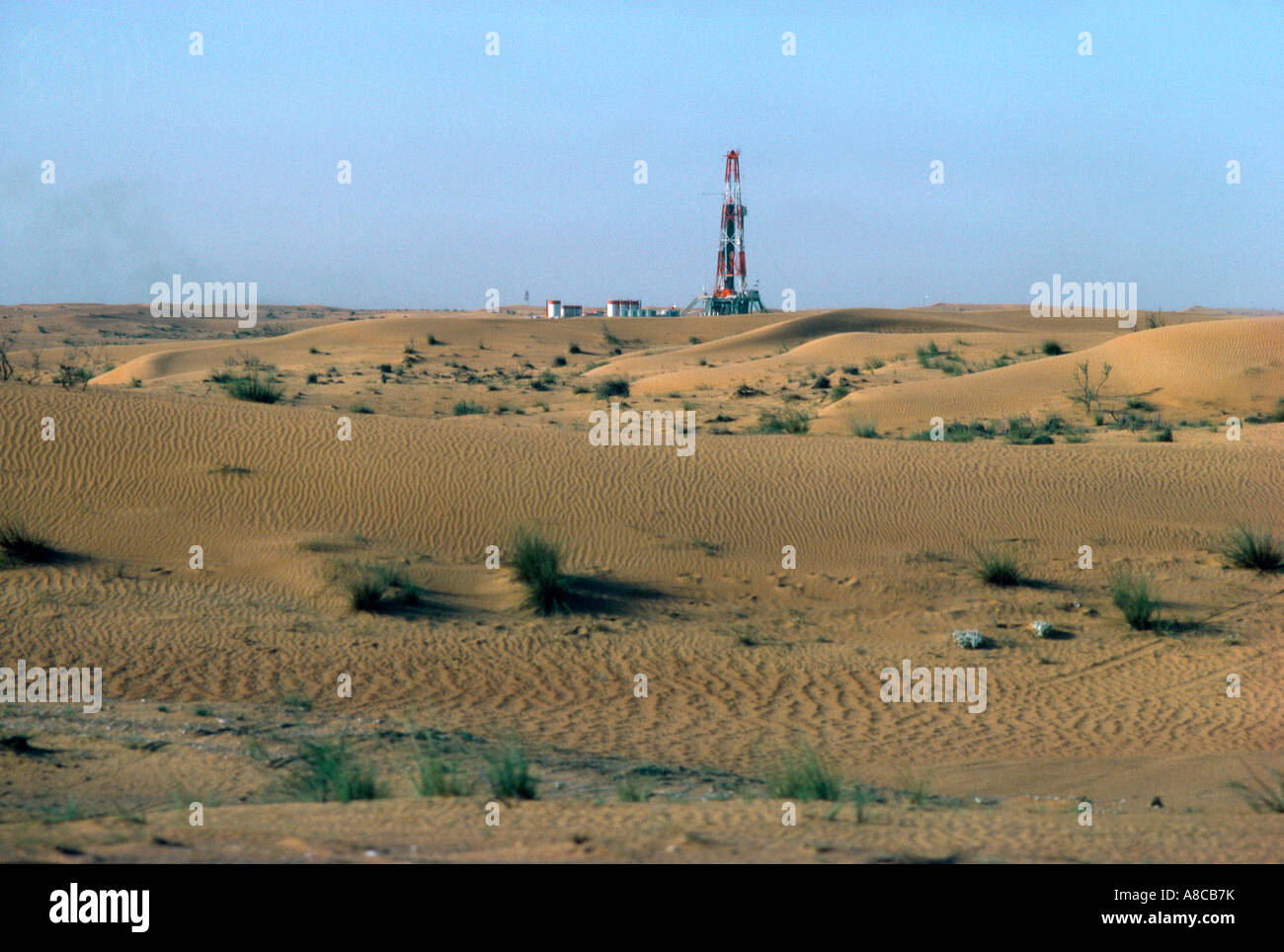 Oil rig abu dhabi hi-res stock photography and images - Alamy