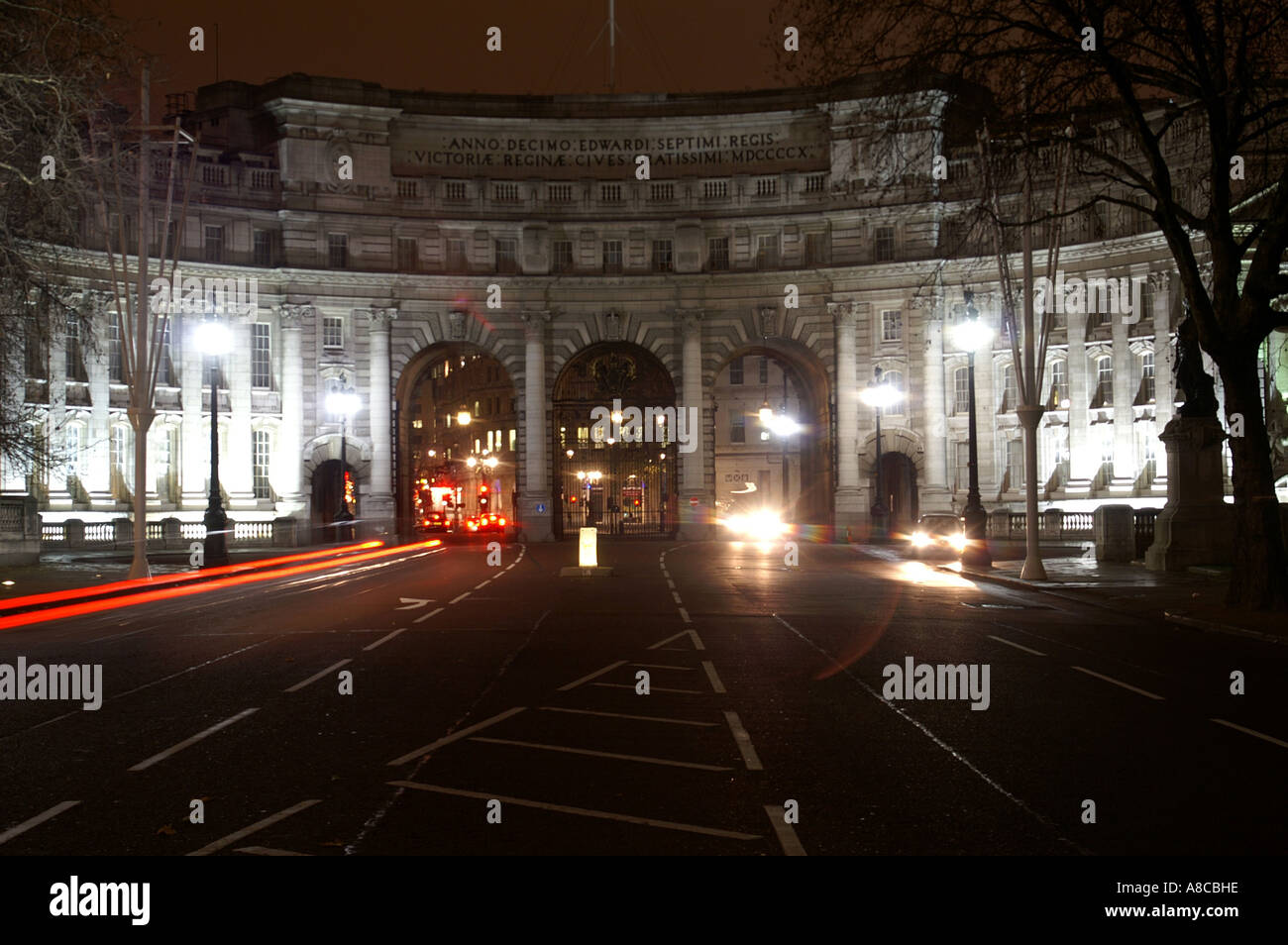 Admiralty Arch Trafalgar Square London England at night Stock Photo - Alamy