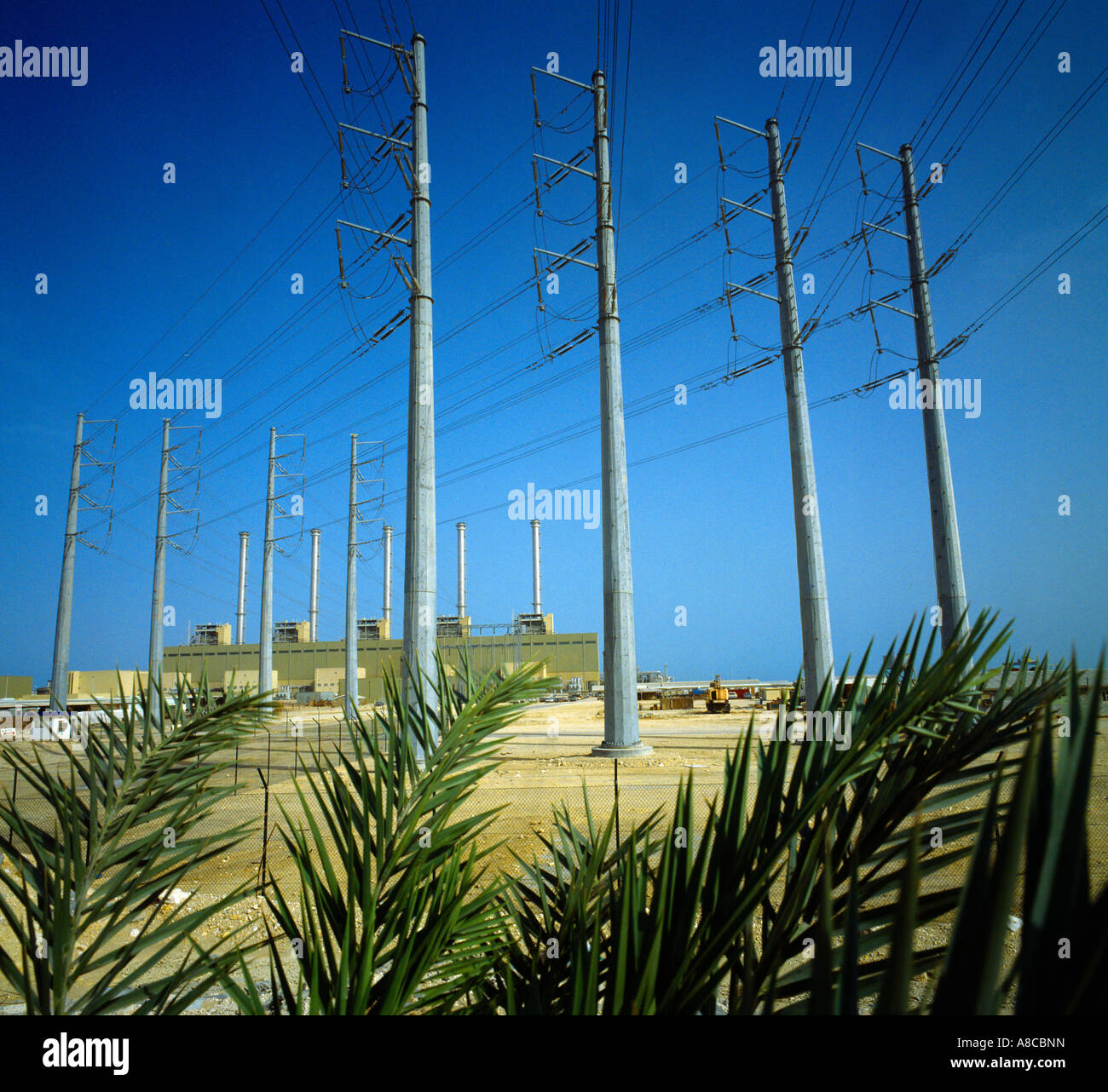 Saudi arabia electricity pylons hi-res stock photography and images - Alamy