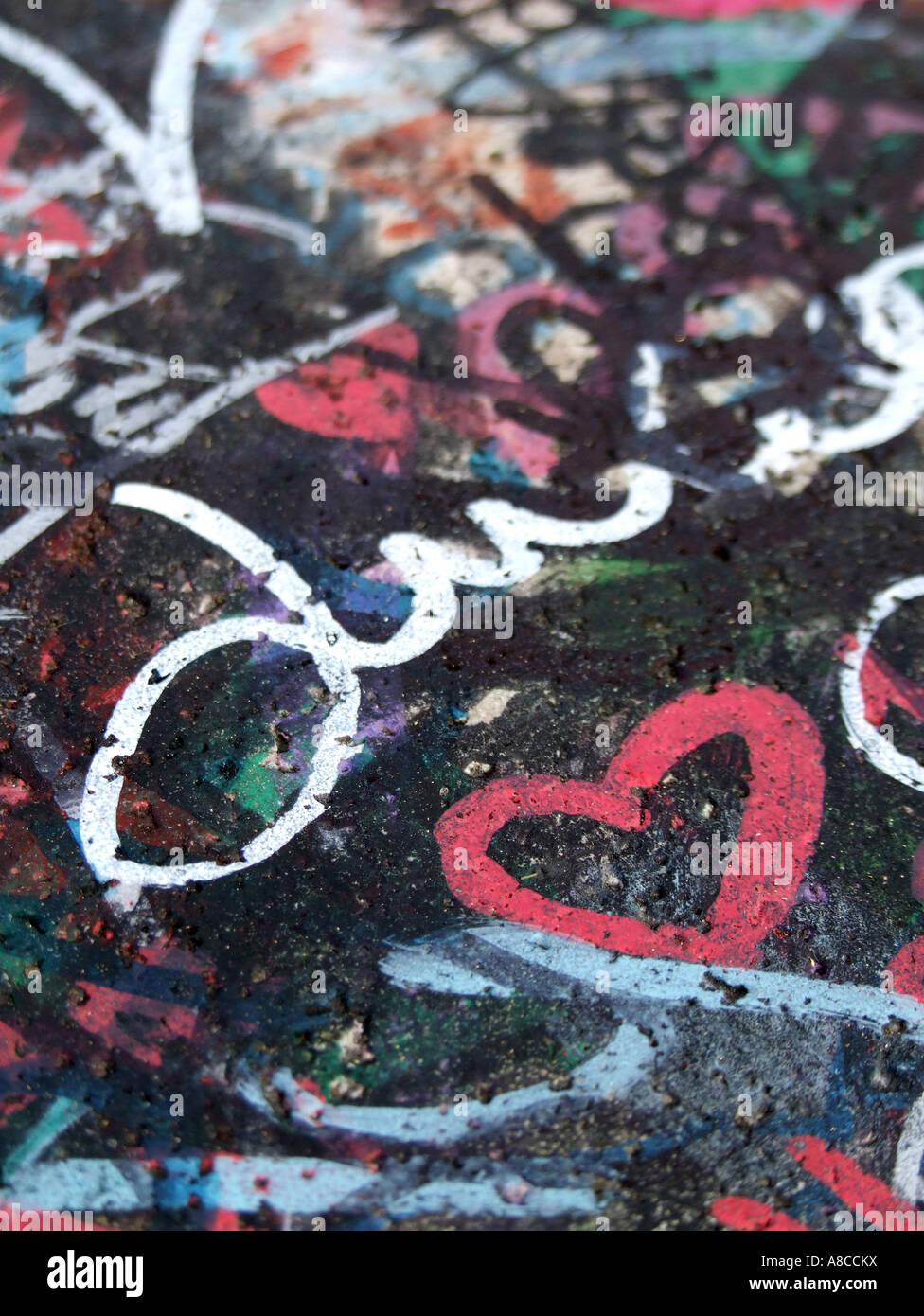 love heart graffiti Stock Photo - Alamy