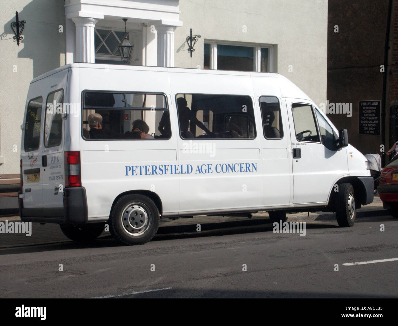White mini bus hi-res stock photography and images - Alamy