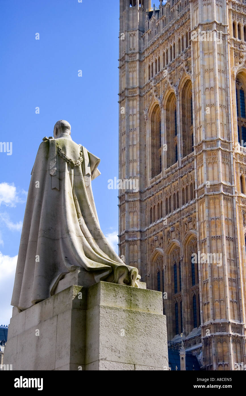 Statue of George V- Palace of Westminster Stock Photo - Alamy