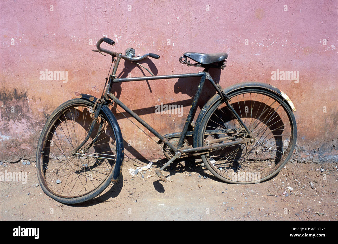 Broken Bicycle, Fort Cochin Kerala Southern India Stock Photo - Alamy