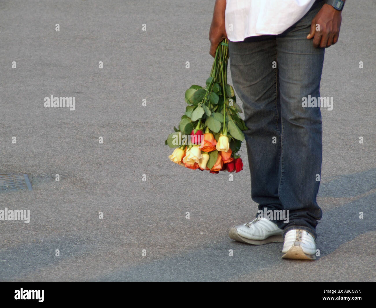 man holding bunch of roses in rome Stock Photo - Alamy