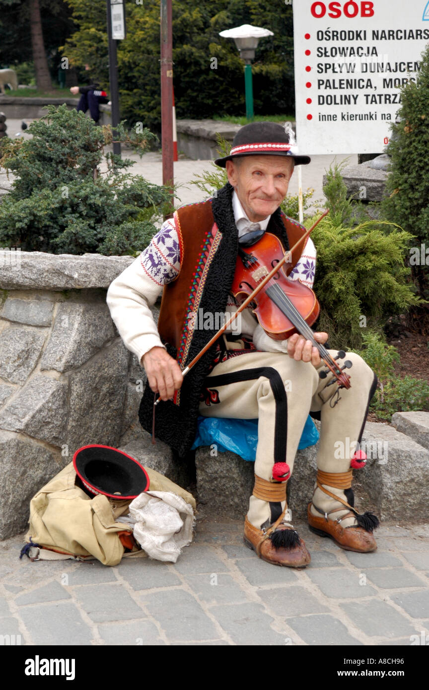 Polish highlander playing violin Stock Photo - Alamy