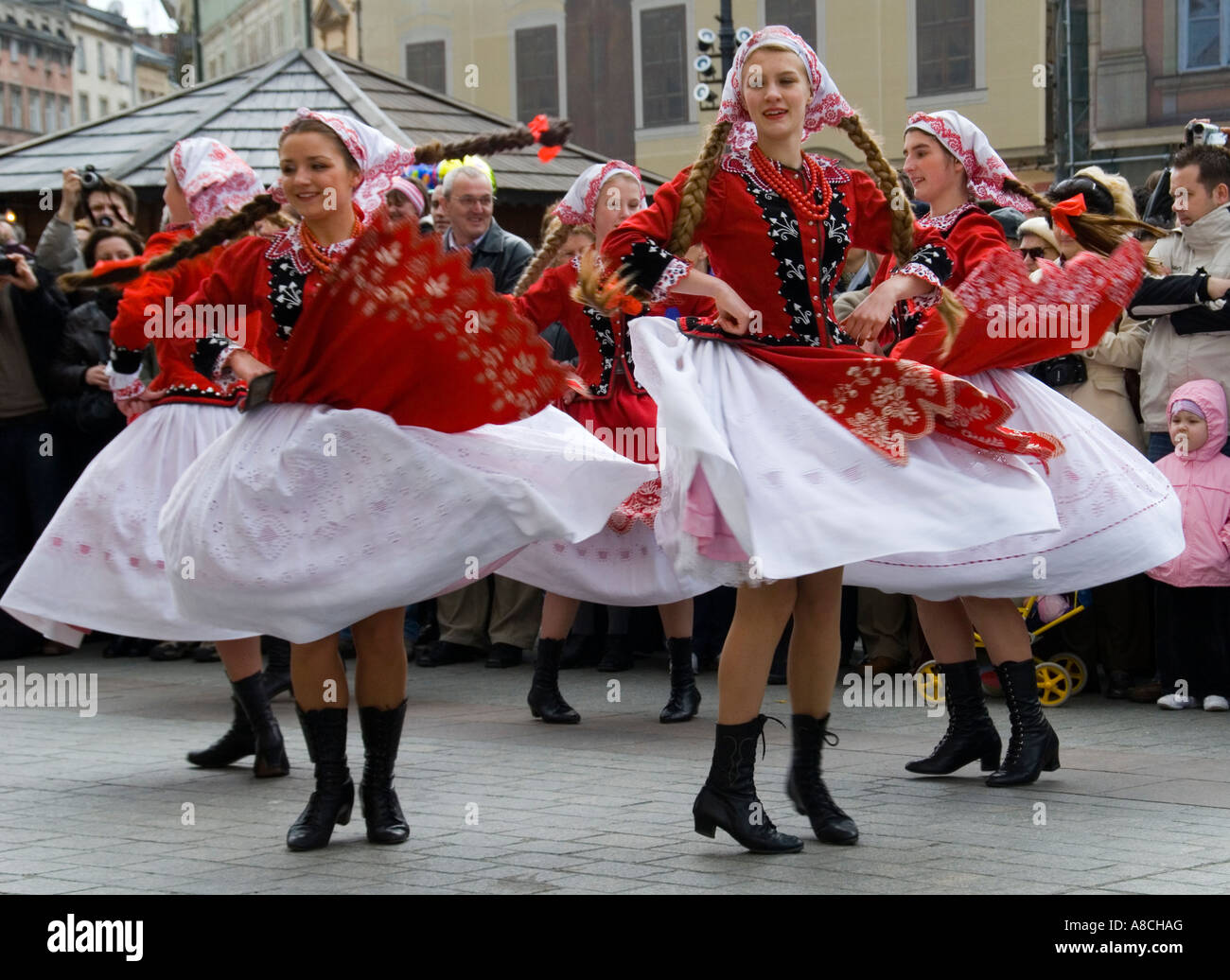 Polish dancers hi-res stock photography and images - Alamy