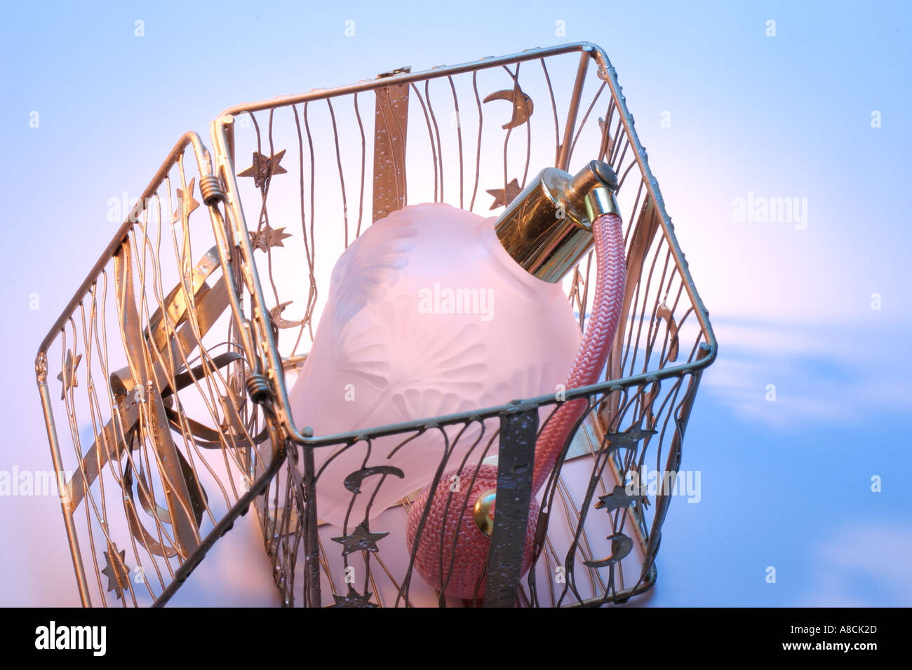 Wire gift box hi-res stock photography and images - Alamy