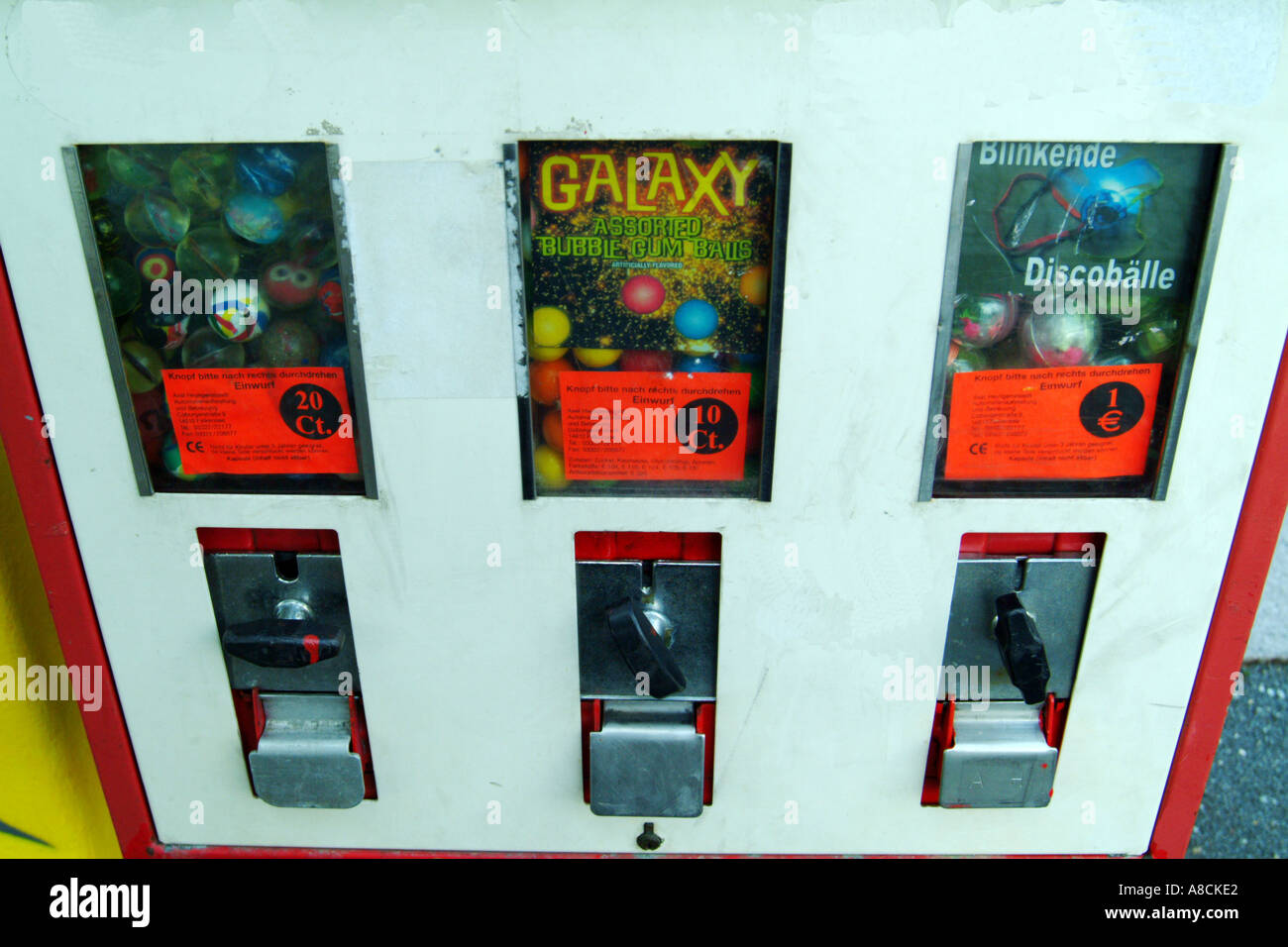 Sweet sweets machine dispenser hi-res stock photography and images - Alamy
