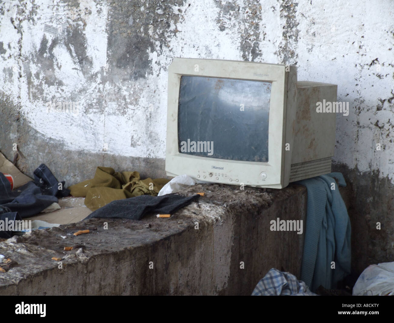 bed of homeless person under bridge Stock Photo - Alamy