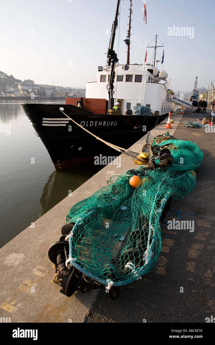 England lundy island boat landing hi-res stock photography and images ...
