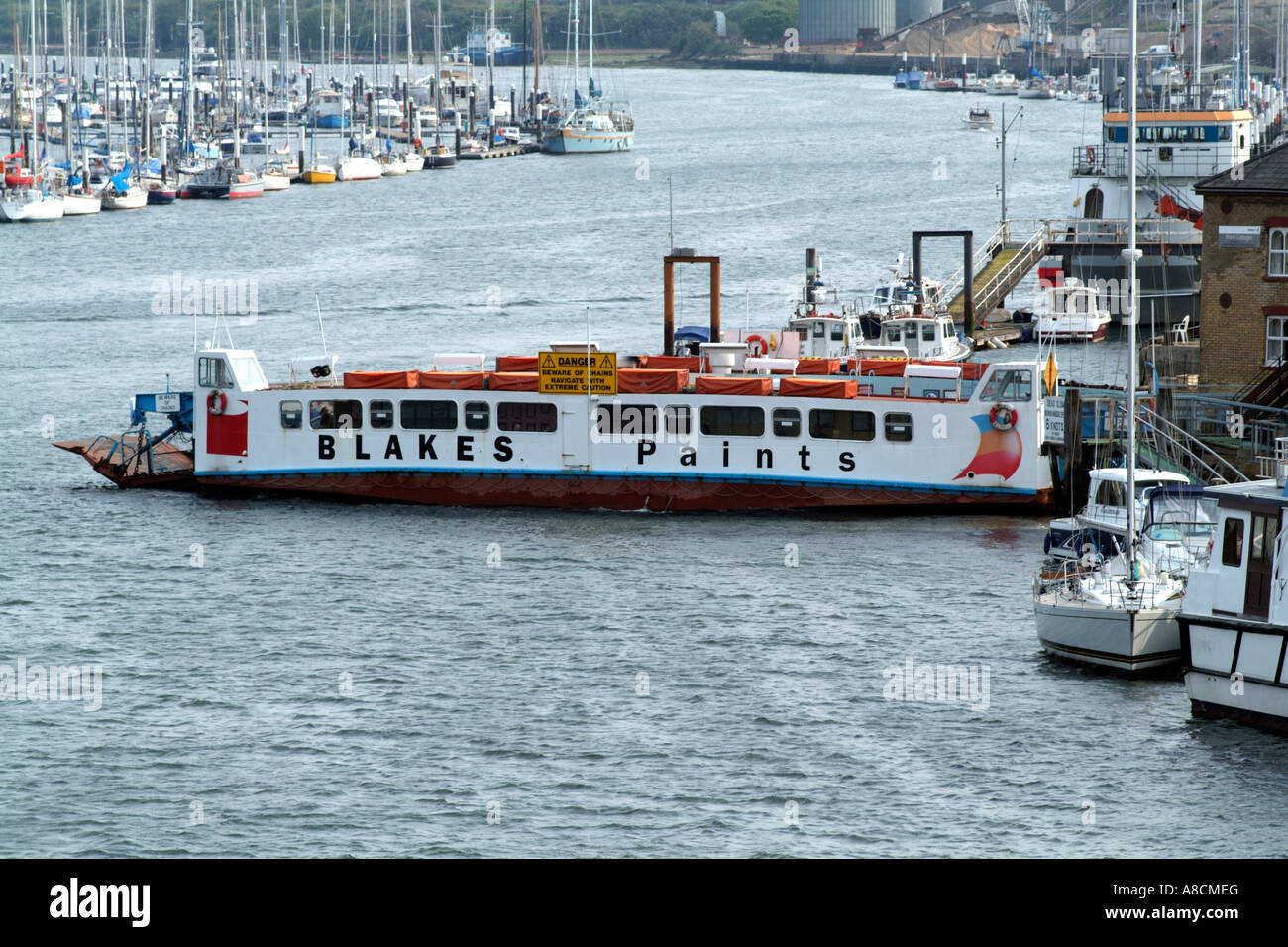 Floating bridge Cowes chain ferry operates a continuous service for ...