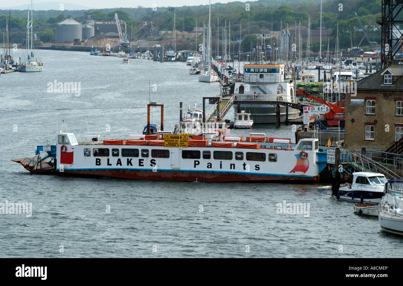 Floating bridge Cowes chain ferry operates a continuous service for ...
