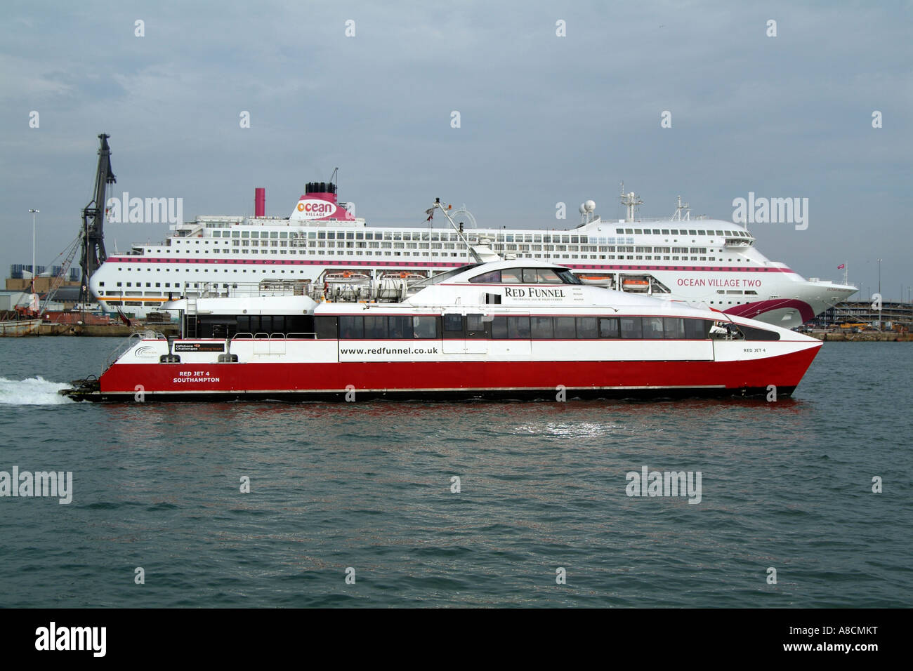 Red Jet 4 a passenger catamaran of Red Funnel departs Town Quay ...