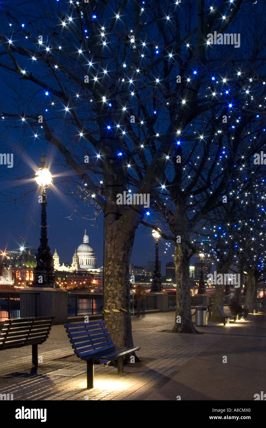 Riverside promenade thames hi-res stock photography and images - Alamy