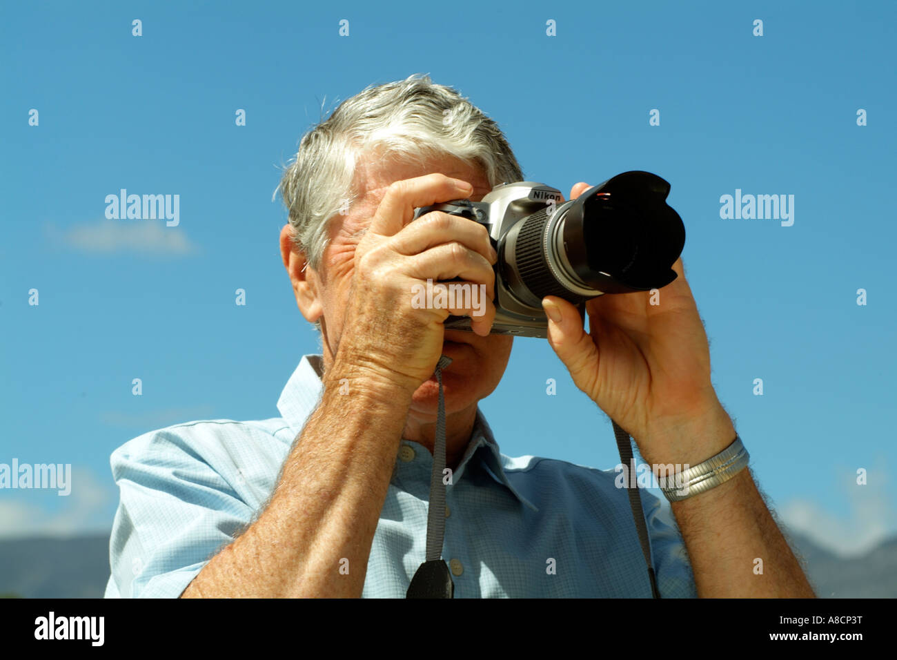 Amateur photographer using SLR digital camera Stock Photo - Alamy