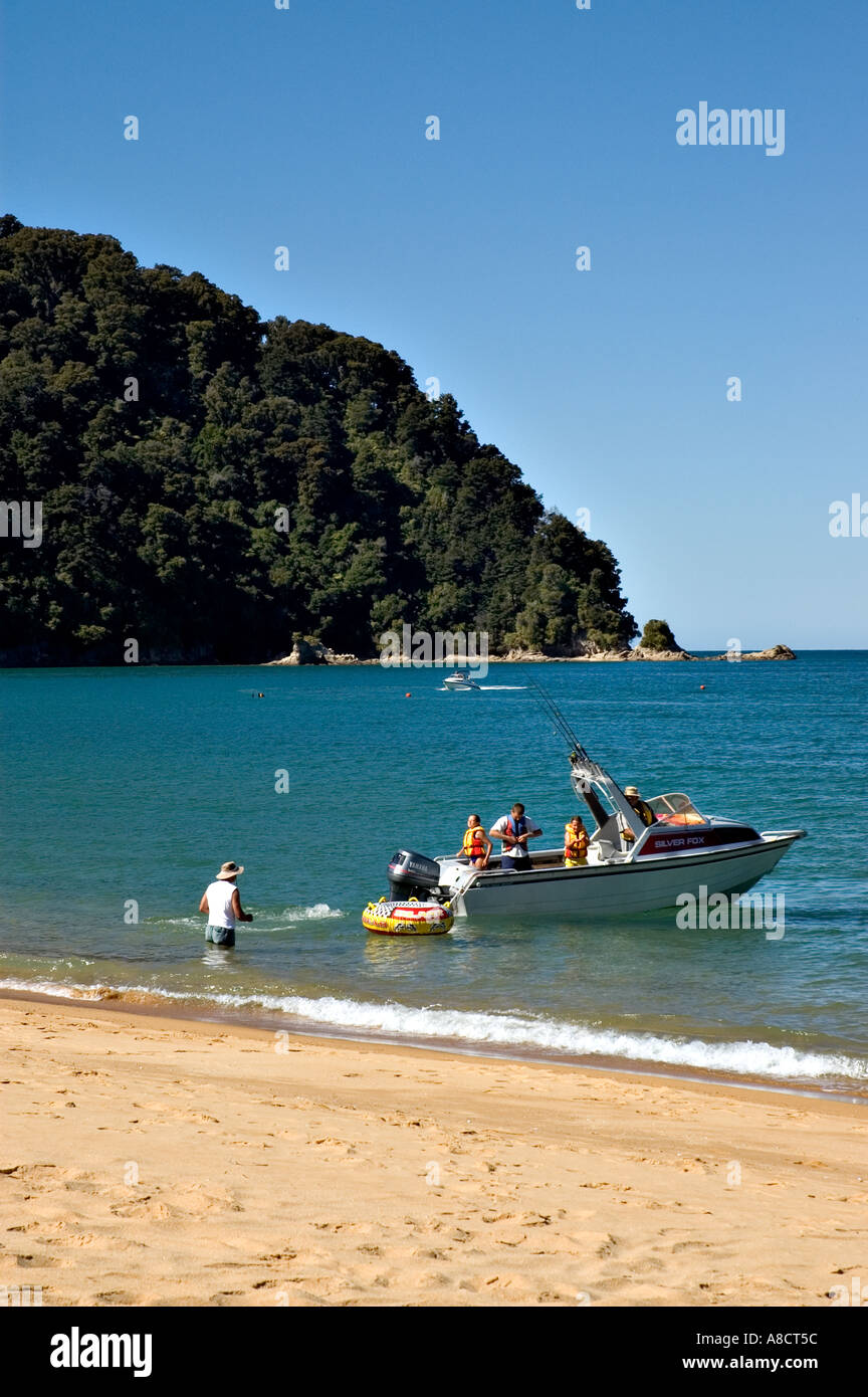 family boating Totaranui Able Tasman Track Stock Photo - Alamy
