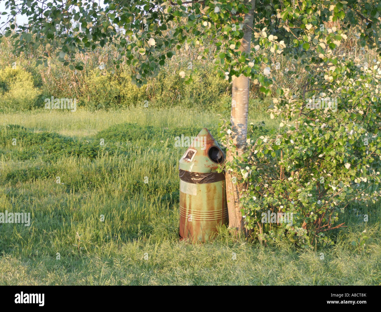 one dirty litter bin in park Stock Photo - Alamy