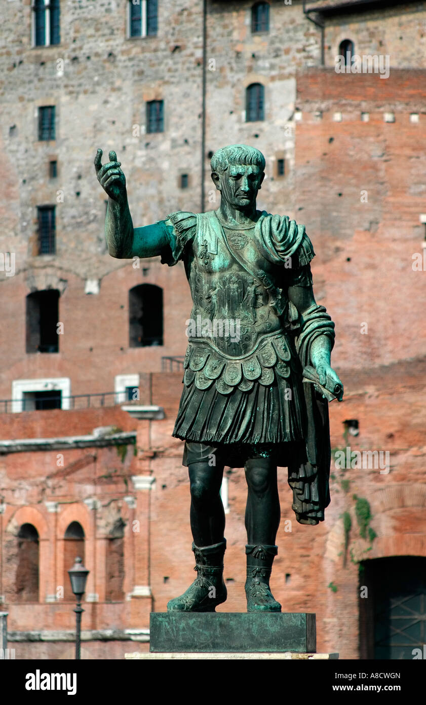 Roman statue rome hi-res stock photography and images - Alamy