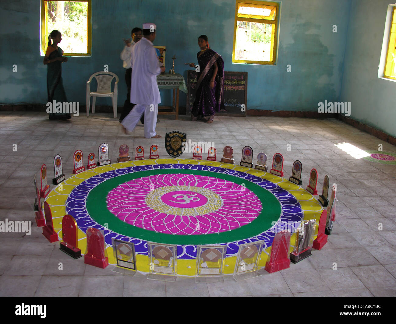 India woman rangoli pattern hi-res stock photography and images - Alamy