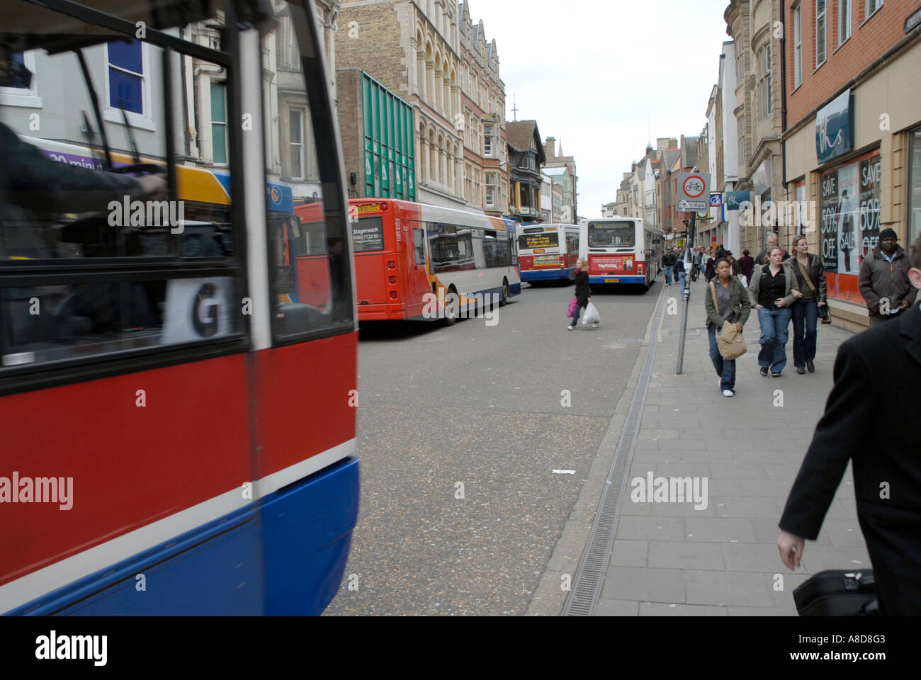 Bus overtaking parked buses in Queens Street, Oxford Stock Photo - Alamy